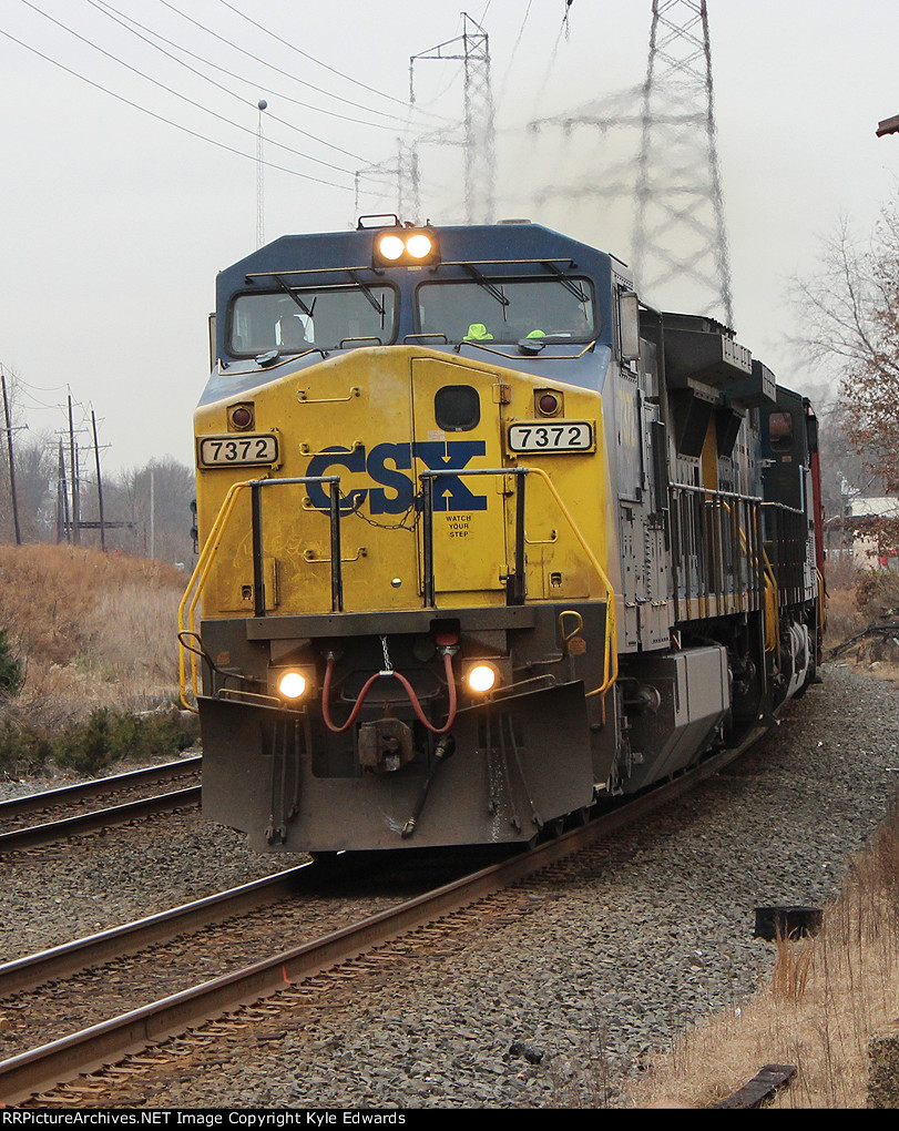 CSX C40-8W #7372 on Q300-01
